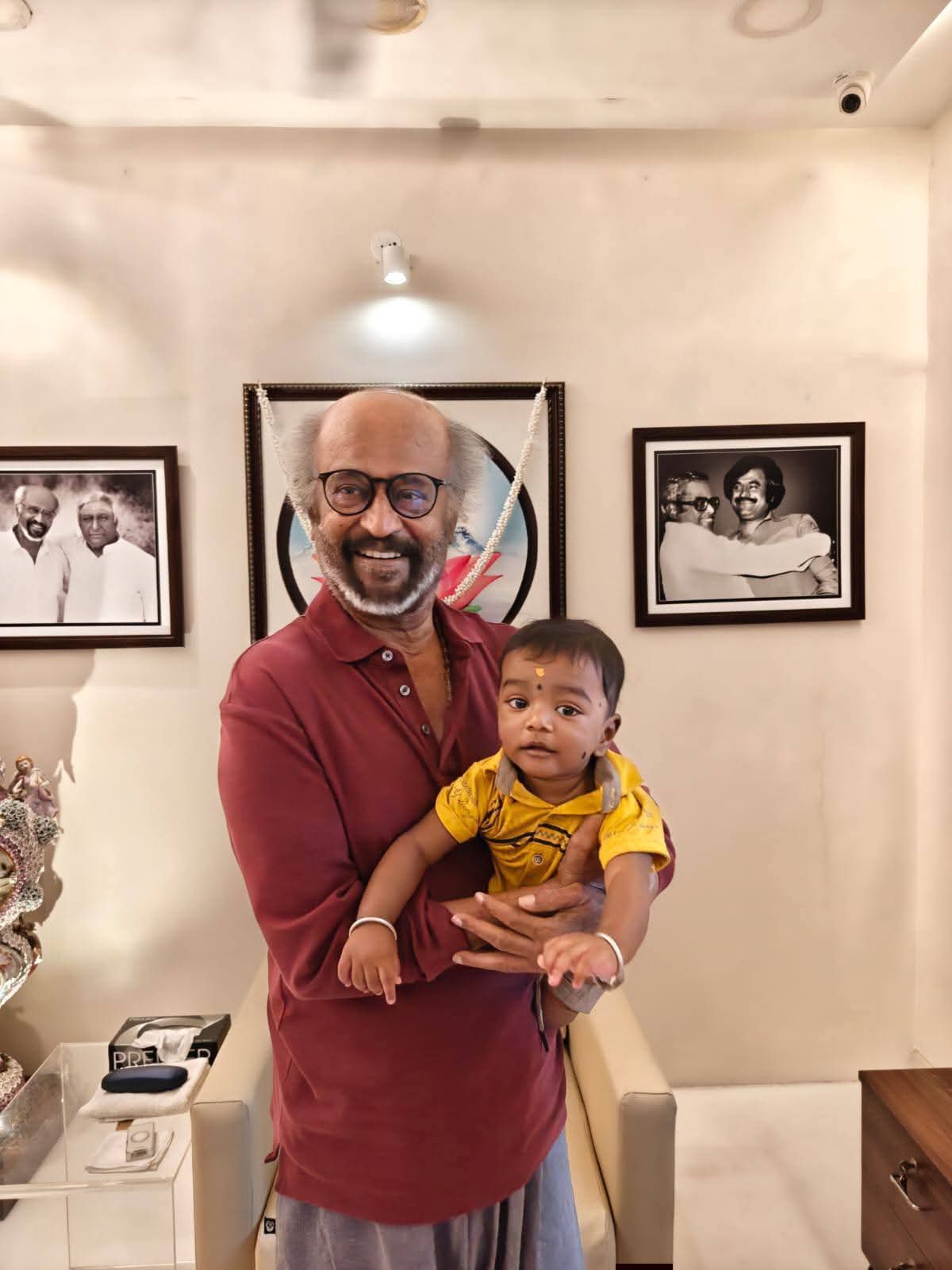 5 ரூபாய்க்கு பரோட்டா: மதுரை ரசிகருக்கு தங்க சங்கிலி அணிவித்து கௌரவித்த ...