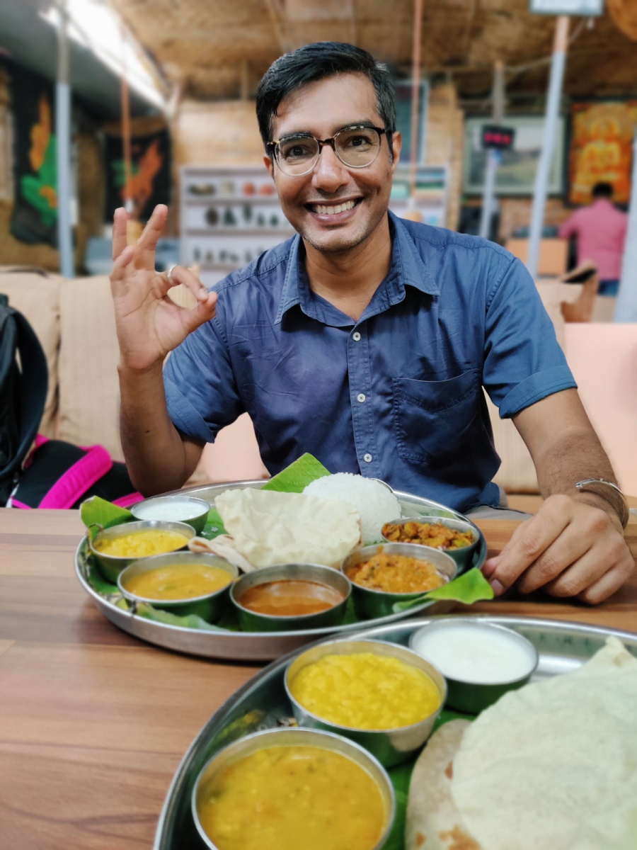 Why Do Indians Eat With Their Hands?