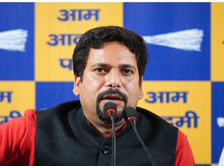 प्रदूषण पर 'Santa' वाला वीडियो AAP को पड़ा भारी, धार्मिक भावनाएं आहत ...