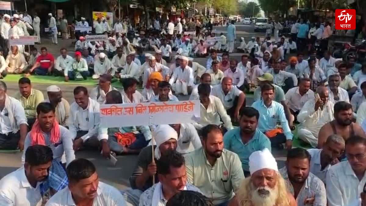 ‘थकीत बिल द्या; ’गोकुळ शुगर फॅक्टरीविरोधात शेतकरी आक्रमक: मुख्य ...