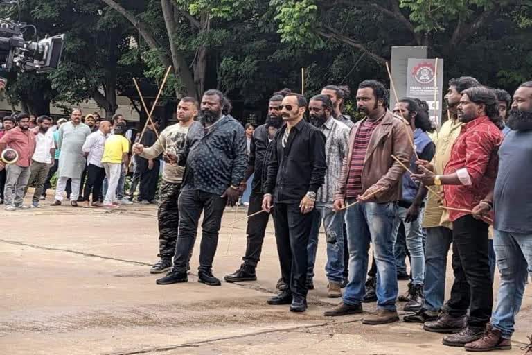 Fahadh Faasil Movie Avesham ഗുണ്ടാനേതാവായി ഫഹദ്; 'ആവേശം' ലൊക്കേഷന്‍ സ് ...