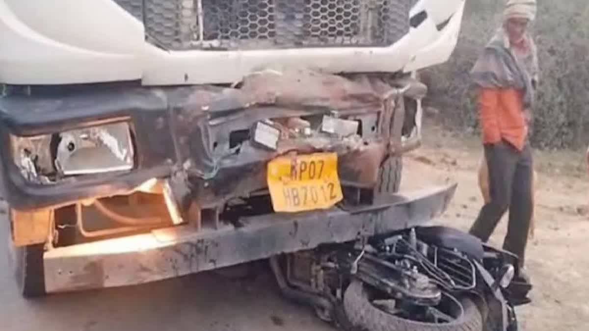 Six Killed After Speeding Truck Hits Bike, Rams Into E-Rickshaw In ...