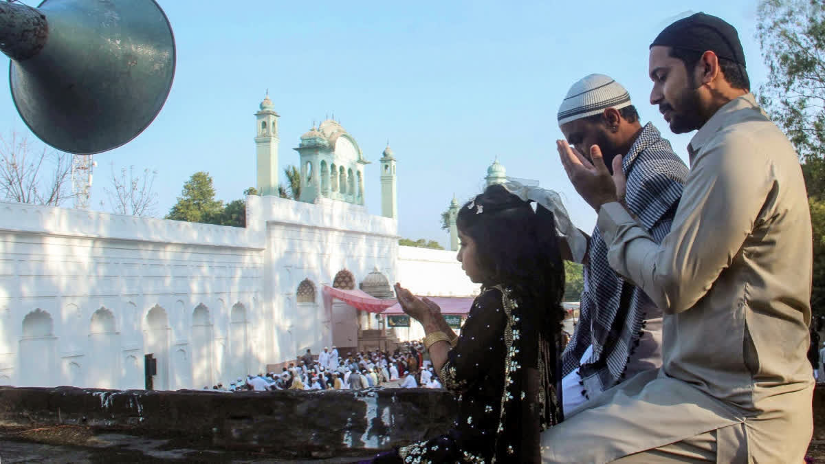 President Murmu, PM Modi, Others Greet Nation On Eid al-Adha; Pray For ...