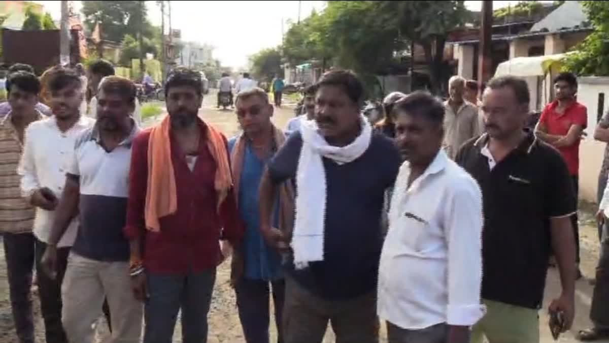 इंदौर में अहिल्या पथ का विरोध, सड़कों पर उतरे ग्रामीण, भाजपा नेता बोले ...