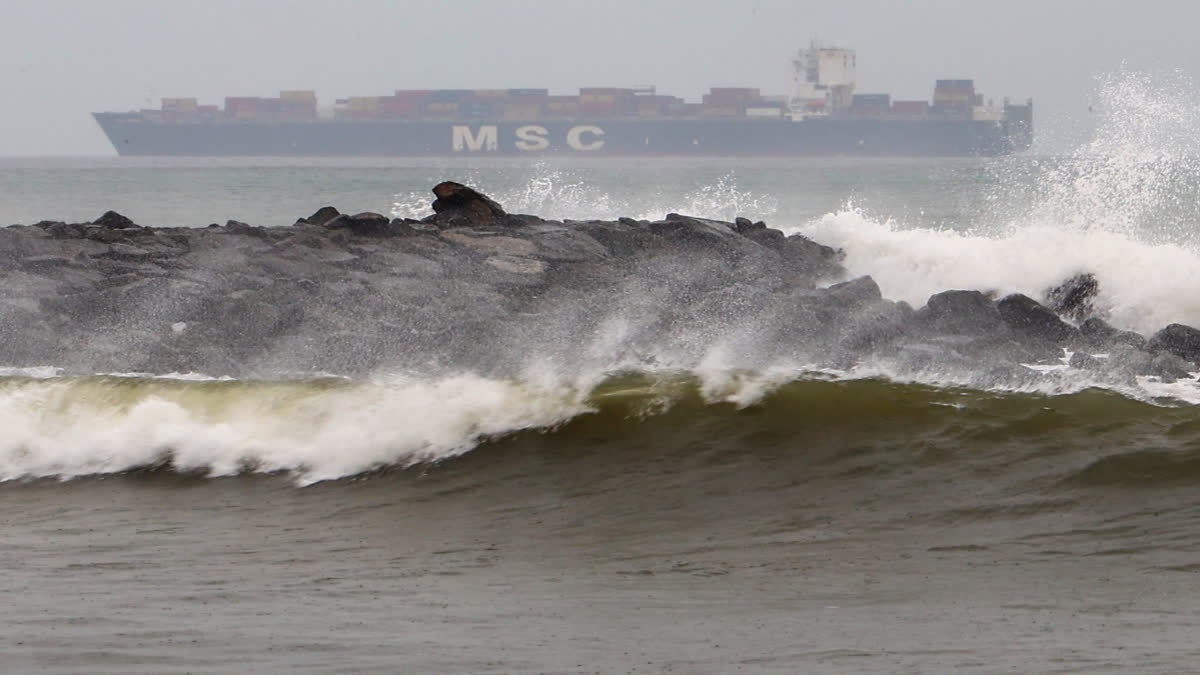 Cyclone Montha Live Updates | Landfall Begins, Claims First Casualty In ...