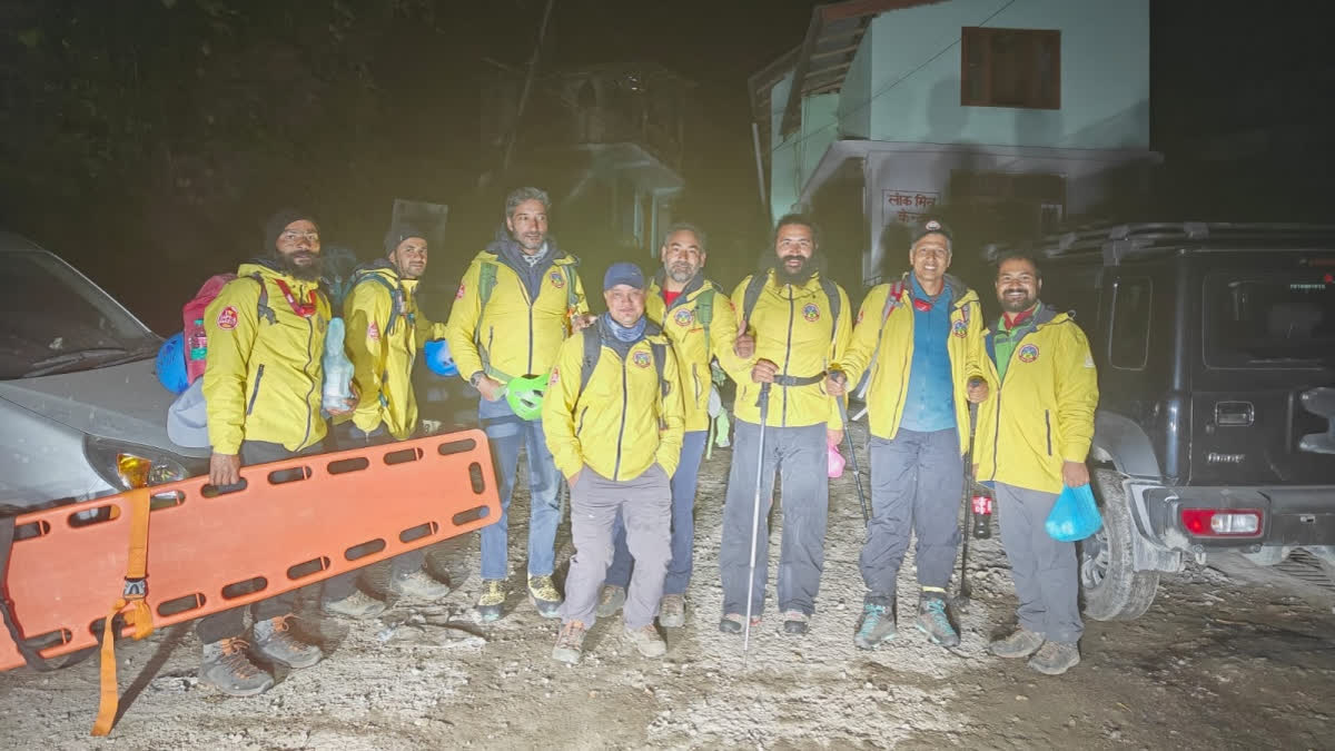 Australian Paraglider Rescued After Crash Near Manali