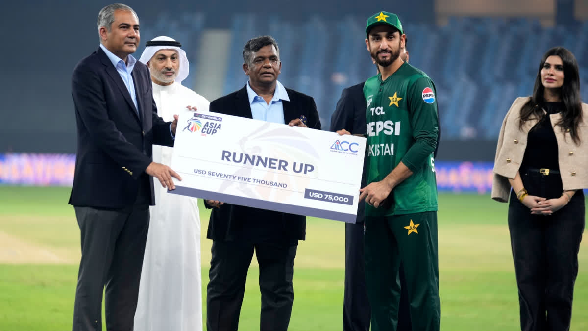 IND vs PAK: Pakistan Skipper Salman Ali Agha Throws His Cheque In Anger ...