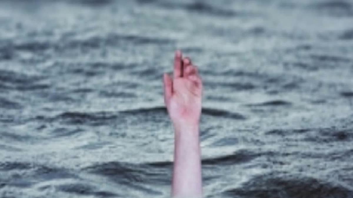Jadavpur University Student Dies By Suicide, Jumps Off Moving Train ...
