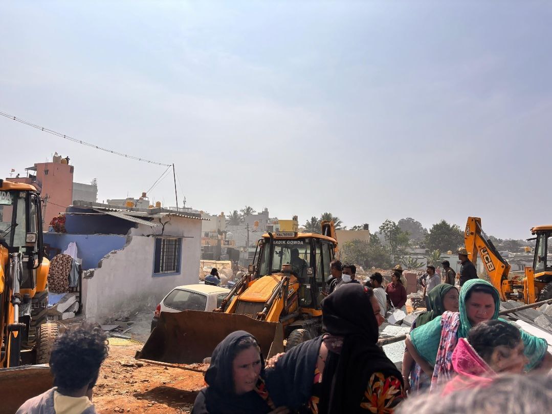 ಕೋಗಿಲು ಗ್ರಾಮದಲ್ಲಿ ತೆರವು: ಚಳಿಯಲ್ಲೇ ಸಂತ್ರಸ್ತರು; ಸ್ಥಳಕ್ಕೆ ಮಾನವ ಹಕ್ಕುಗಳ ...