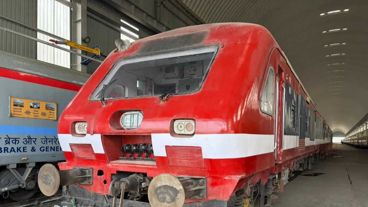 Indian Railways Introduces First LNG-Diesel Dual-Fuel DEMU Train ...