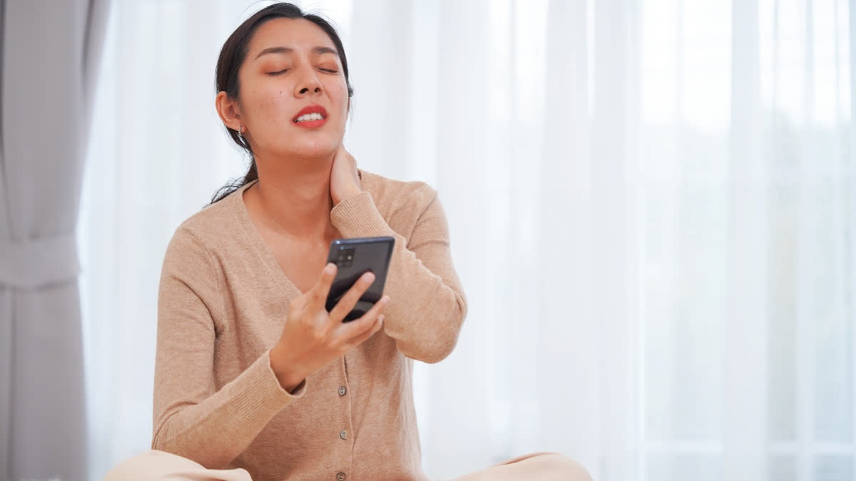 What Is Text Neck, The Pain That's Caused By Smartphones?