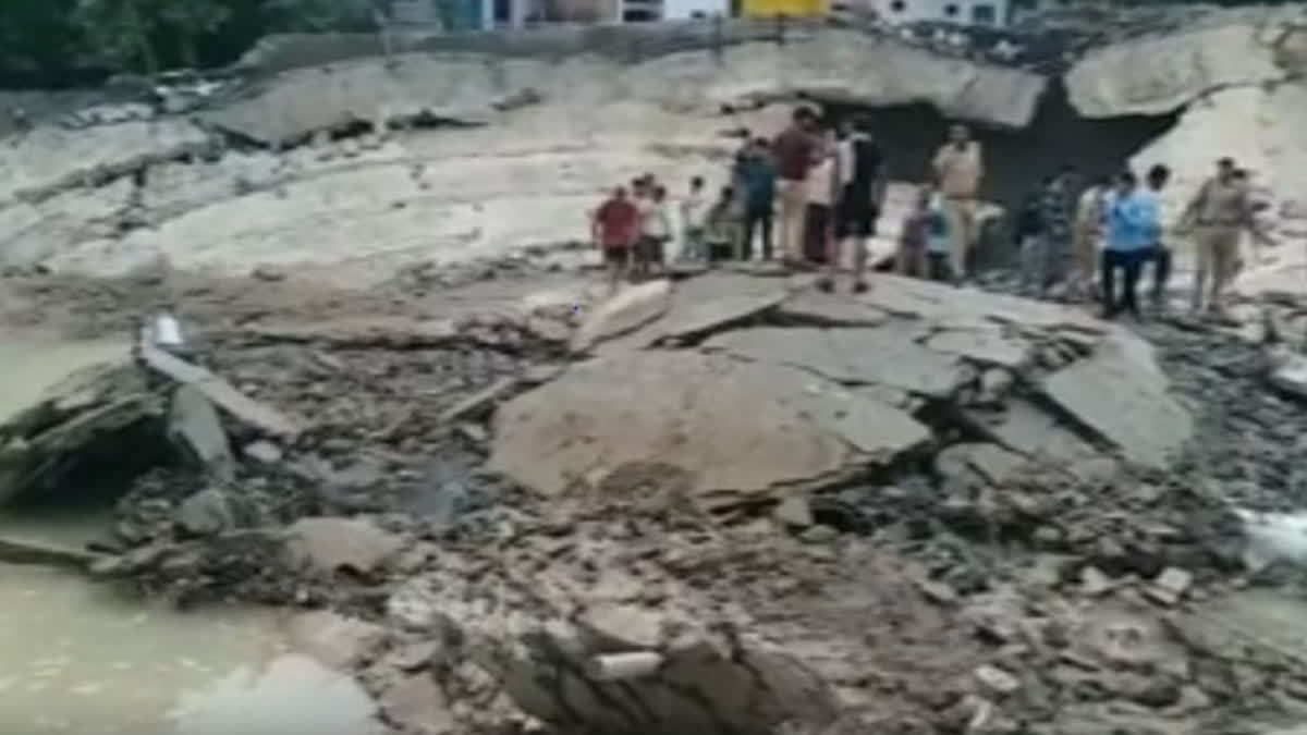 Uttar Pradesh: 2 Killed as Water Tank Collapses in Mathura; 9 Others ...