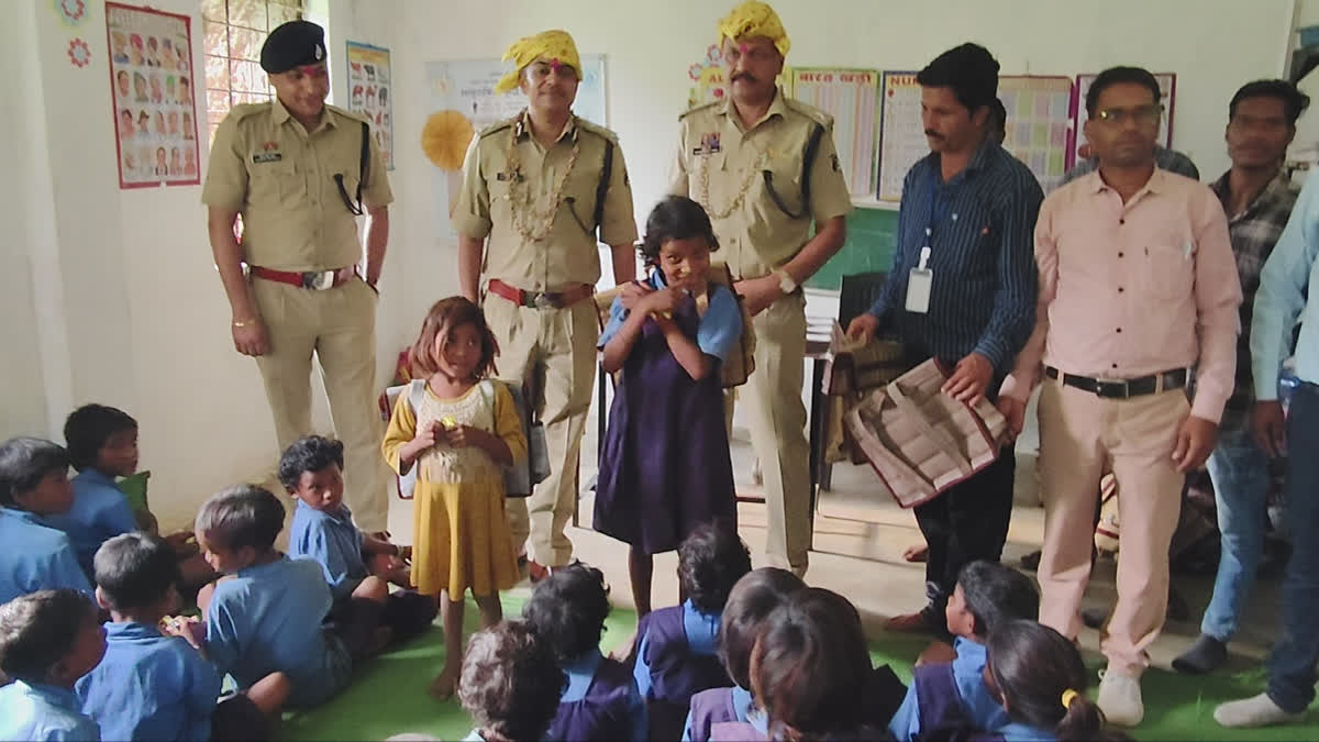 Police Make Educational Interventions In Naxal-Affected Villages Of ...