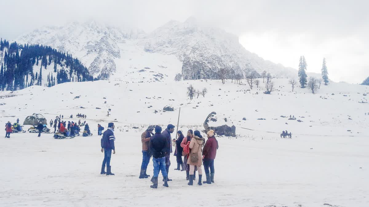 Kashmir Braces For Fresh Snowfall; Leh In Ladakh Freezes At Minus 8.4 ...