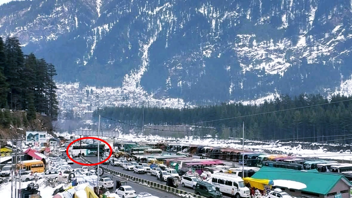 Snowfall Brings More Tourists To Manali As Volvo Bus Service Resumes