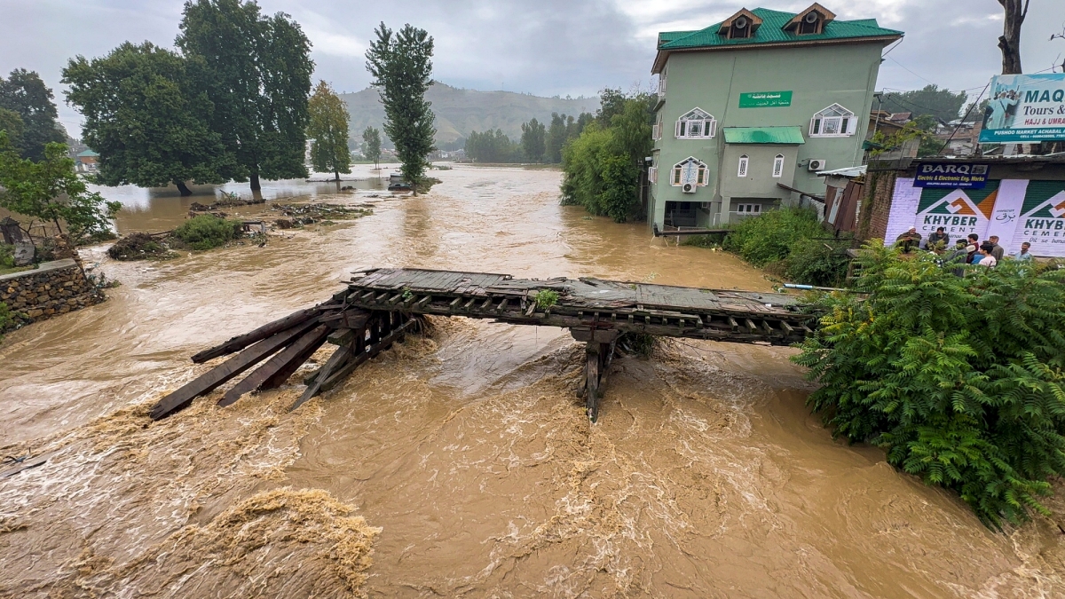 A Decade After 2014 Floods, Kashmir Still Rests On Fragile Embankments