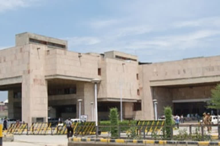 JKL HC refuses to quash UAPA case against college professor accused ...