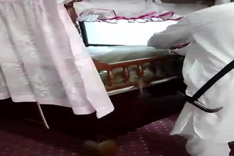 Handwritten Quran Sharif reaches Imam Nasir from Pakistan's gurudwara