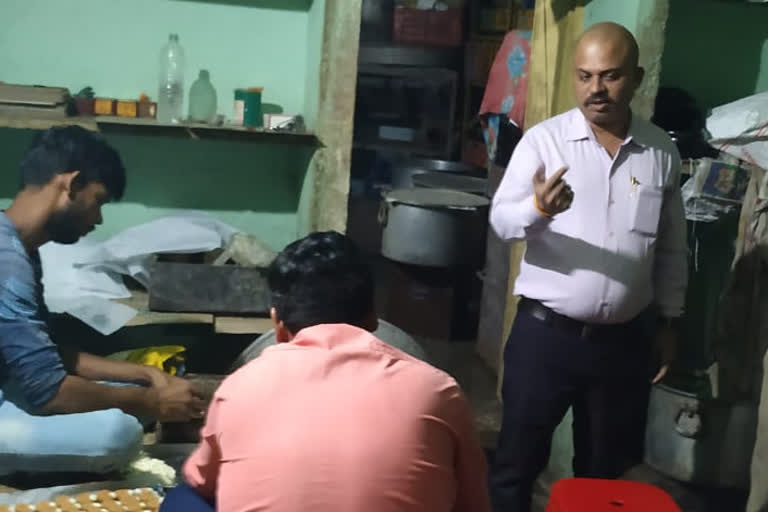 MP Sagar Milavati Mawa : दीपावली के मद्देनजर मिठाई दुकानों पर ताबड़तोड़ ...