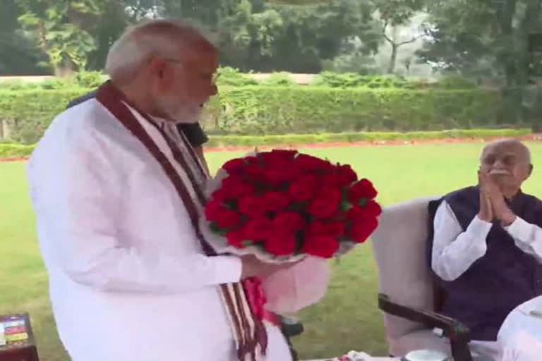 PM Modi visits LK Advani house; extends birthday wishes to BJP veteran