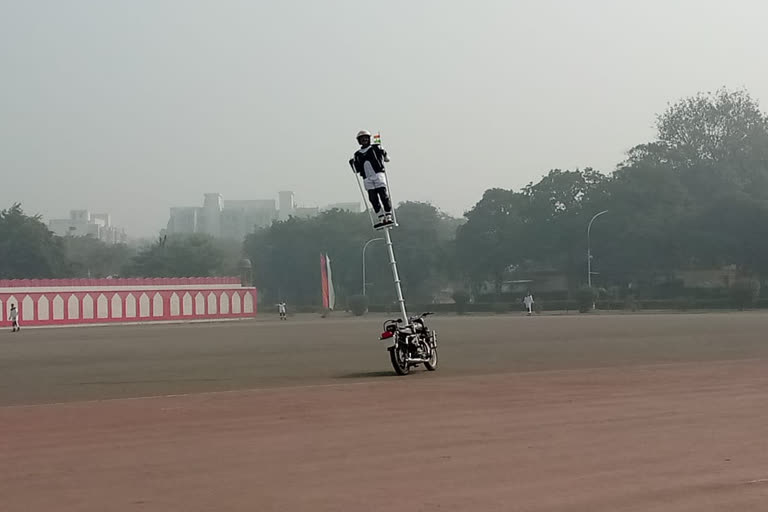 BSF breaks world record in Back Pole Riding