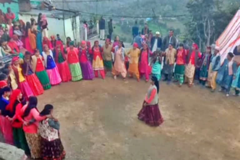 Jajra tradition: Bride takes 'baraat' procession to groom's house in HP ...