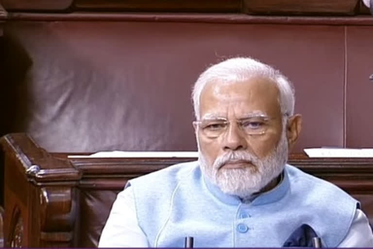 Prime Minister wears jacket made of recycled plastic bottles